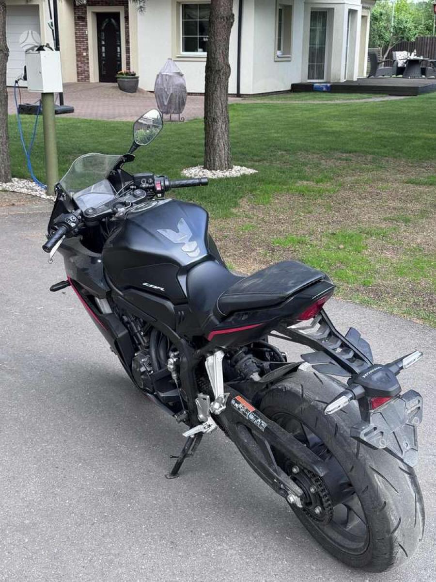 Black Honda Cbr 2024 in Vilnius, with an engine capacity of 0.65 L and mileage of 11 thousand km for 4500 €, photo 6 on AUTOMOTO.COM.LV
