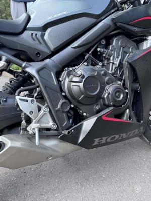 Black Honda Cbr 2024 in Vilnius, with an engine capacity of 0.65 L and mileage of 11 thousand km for 4500 €, photo 8 on AUTOMOTO.COM.LV
