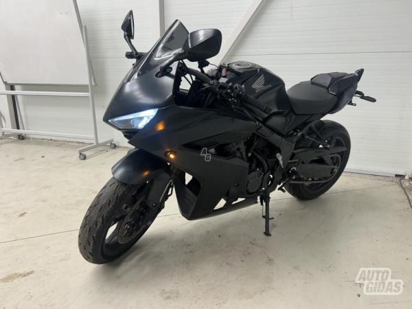 Melns Honda Cbr 2024 Radviliškis, ar dzinēja tilpumu 0.65 L un nobraukumu 0 tūkst. km par 4750 €, foto 1 vietnē AUTOMOTO.COM.LV