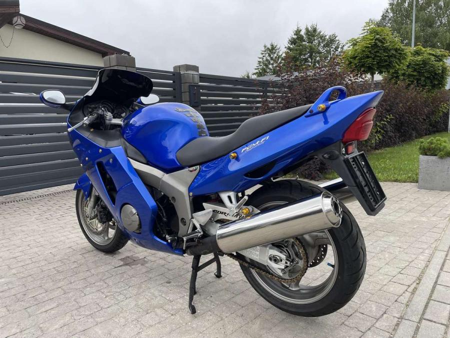 Zils Honda Cbr 2000 Klaipėda, ar dzinēja tilpumu 1.10 L un nobraukumu 39 tūkst. km par 2600 €, foto 6 vietnē AUTOMOTO.COM.LV