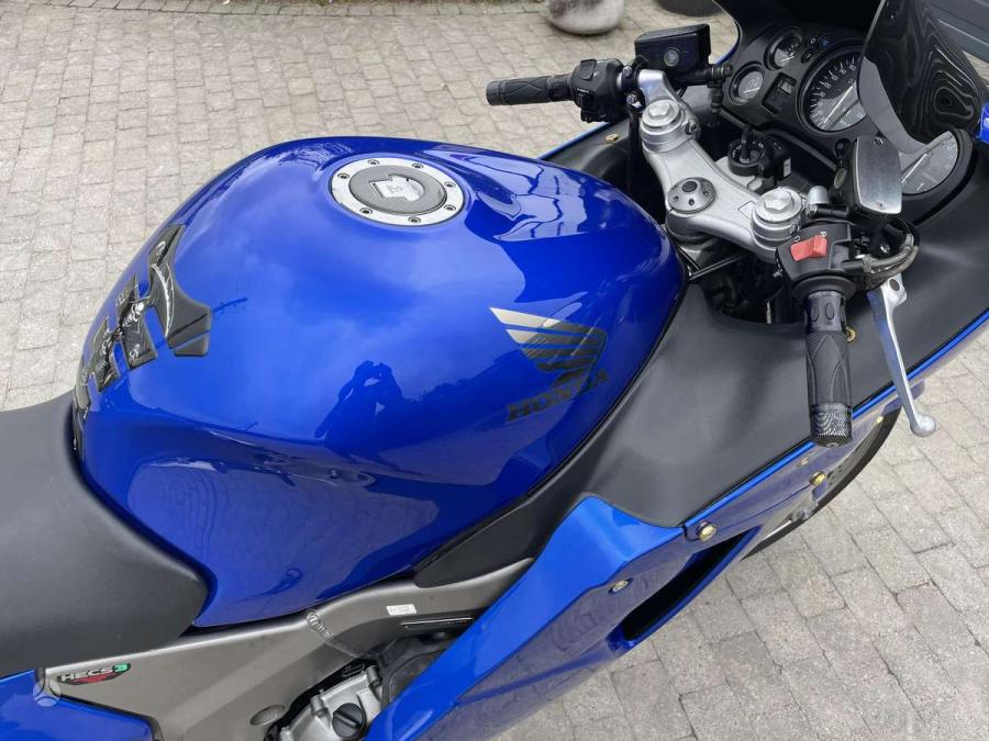 Zils Honda Cbr 2000 Klaipėda, ar dzinēja tilpumu 1.10 L un nobraukumu 39 tūkst. km par 2600 €, foto 16 vietnē AUTOMOTO.COM.LV