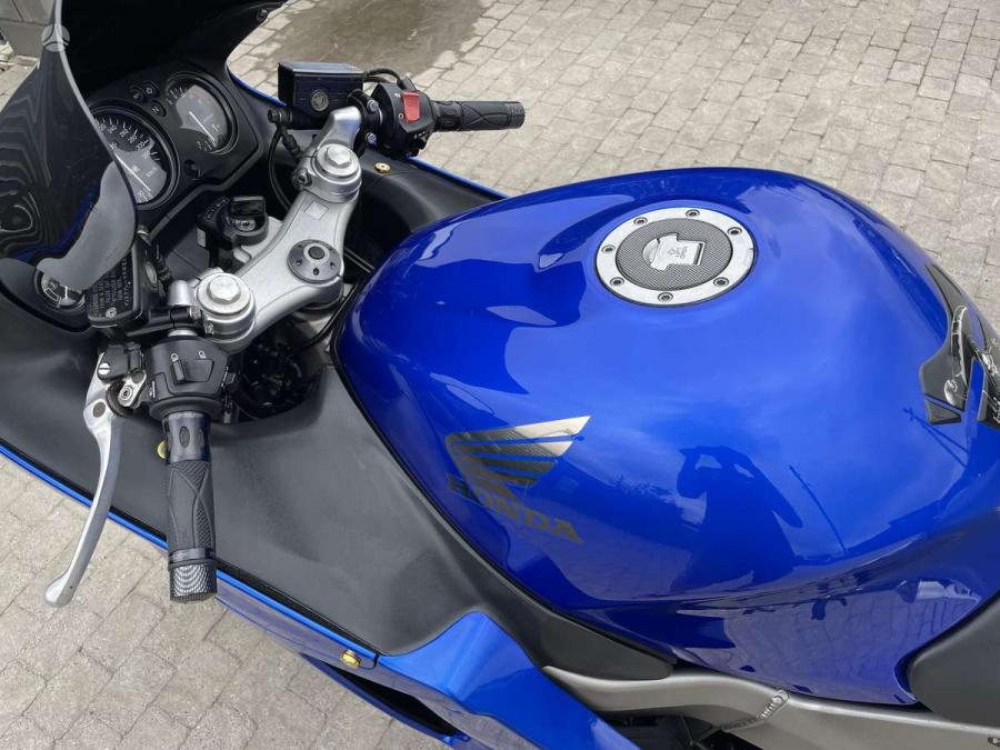 Zils Honda Cbr 2000 Klaipėda, ar dzinēja tilpumu 1.10 L un nobraukumu 39 tūkst. km par 2600 €, foto 19 vietnē AUTOMOTO.COM.LV