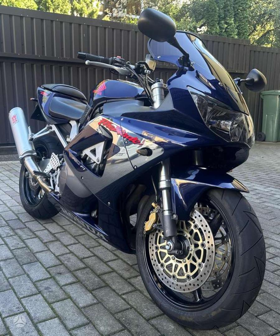 Blue Honda Cbr 2001 in Kaunas, with an engine capacity of 0.93 L and mileage of 58 thousand km for 2750 €, photo 1 on AUTOMOTO.COM.LV