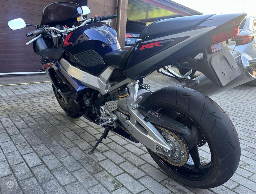 Blue Honda Cbr 2001 in Kaunas, with an engine capacity of 0.93 L and mileage of 58 thousand km for 2750 €, photo 5 on AUTOMOTO.COM.LV