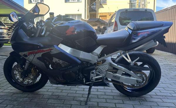 Zils Honda Cbr 2001 Kauņa, ar dzinēja tilpumu 0.93 L un nobraukumu 58 tūkst. km par 2750 €, foto 7 vietnē AUTOMOTO.COM.LV