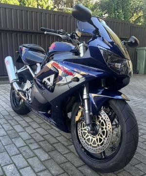 Zils Honda Cbr 2001 Kauņa, ar dzinēja tilpumu 0.93 L un nobraukumu 58 tūkst. km par 2750 €, foto 1 vietnē AUTOMOTO.COM.LV