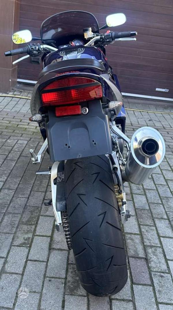 Blue Honda Cbr 2001 in Kaunas, with an engine capacity of 0.93 L and mileage of 58 thousand km for 2750 €, photo 9 on AUTOMOTO.COM.LV