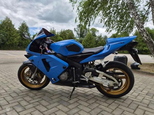 Blue Honda Cbr 2004 in Radviliskis, with an engine capacity of 0.60 L and mileage of 46 thousand km for 3600 €, photo 5 on AUTOMOTO.COM.LV