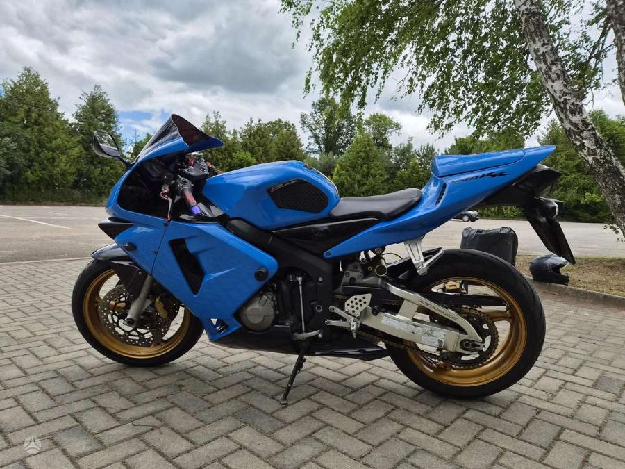 Синий Хонда Cbr 2004 в Радвилишкис, объемом двигателя 0.60 л и пробегом 46 тыс. км за 3600 €, фото 6 на AUTOMOTO.COM.LV