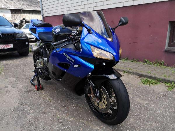 Zils Honda Cbr 2005 Marijampole, ar dzinēja tilpumu 1.00 L un nobraukumu 39 tūkst. km par 4444 €, foto 3 vietnē AUTOMOTO.COM.LV