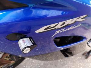 Синий Хонда Cbr 2005 в Мариямполе, объемом двигателя 1.00 л и пробегом 39 тыс. км за 4444 €, фото 13 на AUTOMOTO.COM.LV