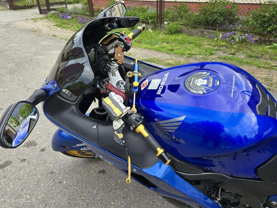 Blue Honda Cbr 2007 in Siauliai, with an engine capacity of 1.10 L and mileage of 78 thousand km for 3500 €, photo 3 on AUTOMOTO.COM.LV