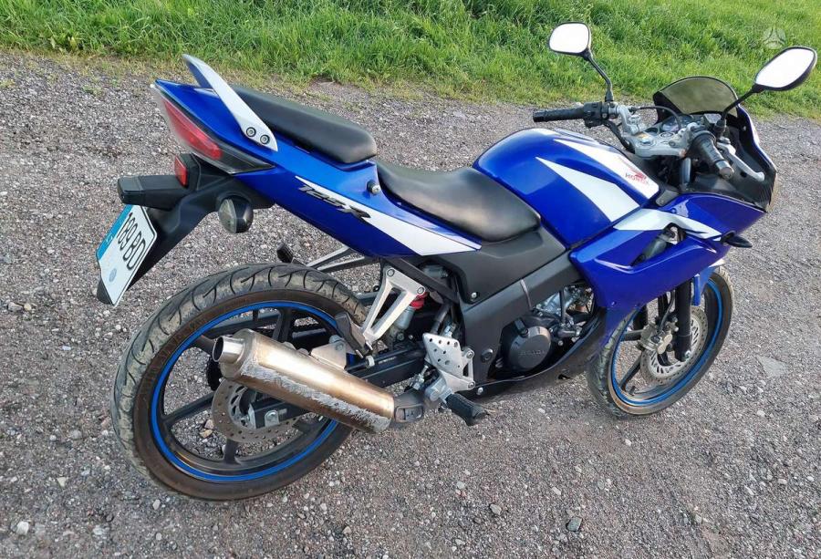 Blue Honda Cbr 2009 in Silale, with an engine capacity of 0.13 L and mileage of 26 thousand km for 1299 €, photo 4 on AUTOMOTO.COM.LV