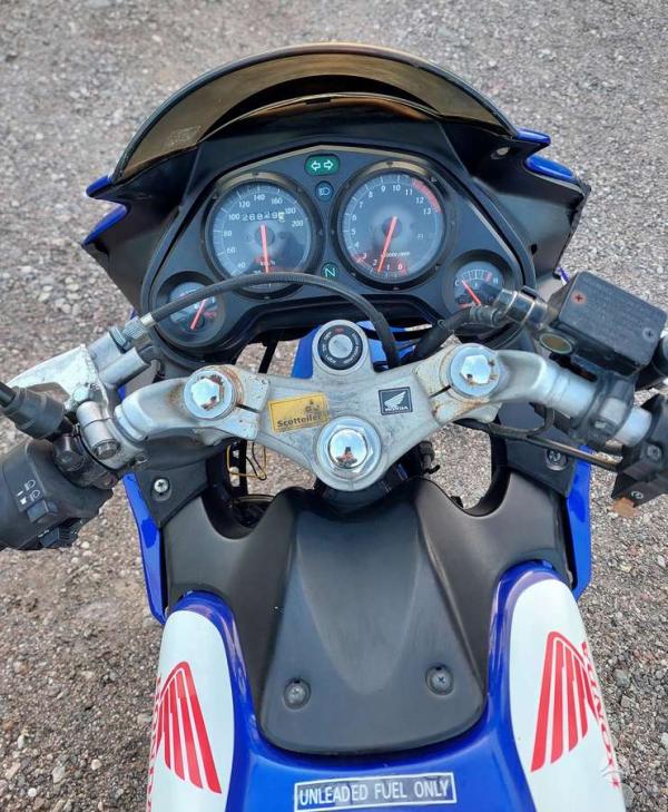 Blue Honda Cbr 2009 in Silale, with an engine capacity of 0.13 L and mileage of 26 thousand km for 1399 €, photo 4 on AUTOMOTO.COM.LV