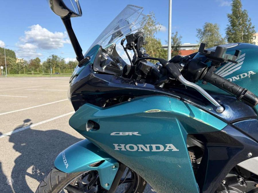 Green Honda Cbr 2013 in Siauliai, with an engine capacity of 0.13 L and mileage of 37 thousand km for 1500 €, photo 4 on AUTOMOTO.COM.LV