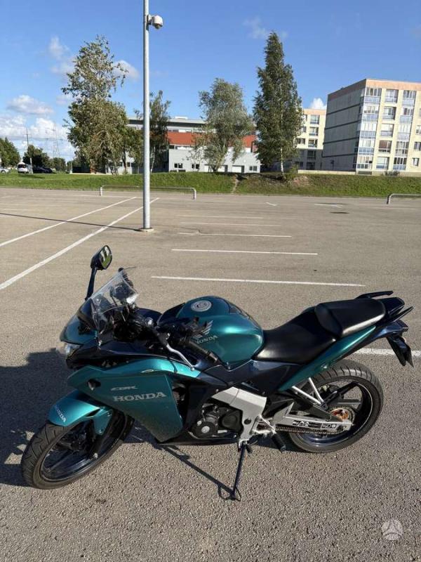 Зеленый Хонда Cbr 2013 в Шяуляй, объемом двигателя 0.13 л и пробегом 37 тыс. км за 1500 €, фото 4 на AUTOMOTO.COM.LV