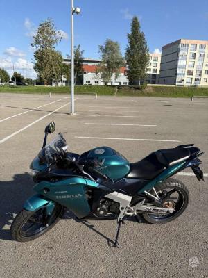 Green Honda Cbr 2013 in Siauliai, with an engine capacity of 0.13 L and mileage of 37 thousand km for 1500 €, photo 5 on AUTOMOTO.COM.LV