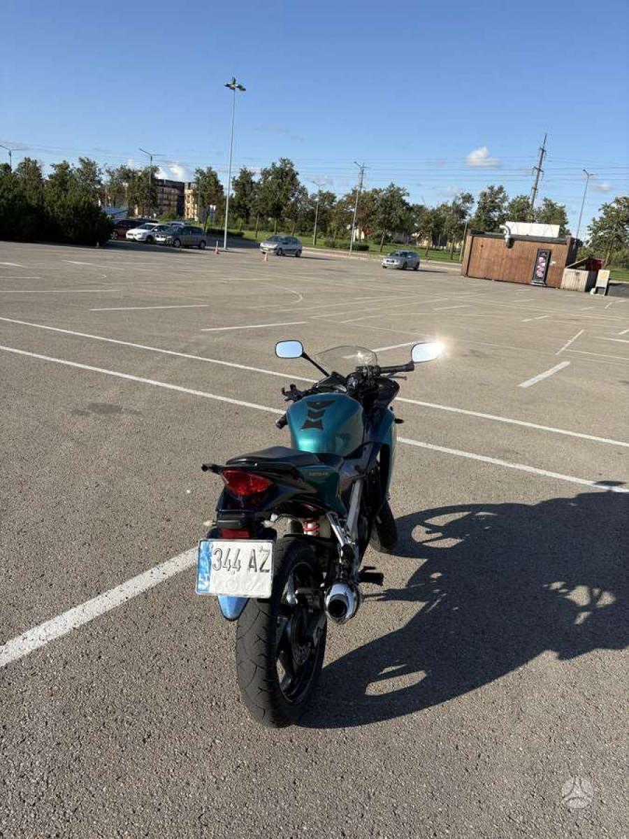 Green Honda Cbr 2013 in Siauliai, with an engine capacity of 0.13 L and mileage of 37 thousand km for 1500 €, photo 9 on AUTOMOTO.COM.LV