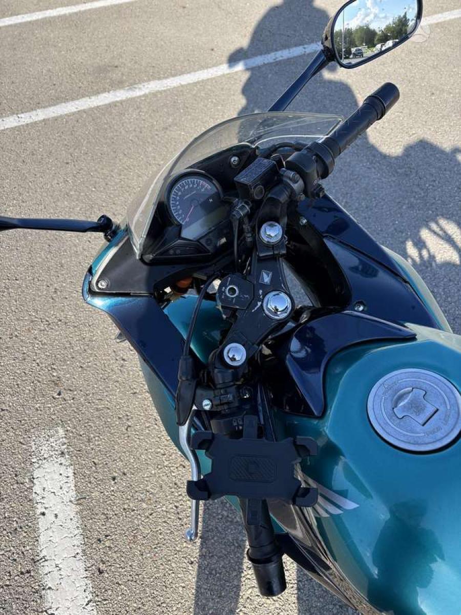 Green Honda Cbr 2013 in Siauliai, with an engine capacity of 0.13 L and mileage of 37 thousand km for 1500 €, photo 12 on AUTOMOTO.COM.LV