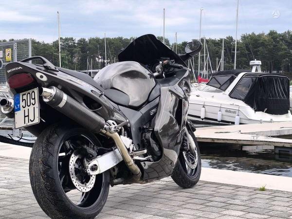 Серый Хонда Cbr 1996 в Каунас, объемом двигателя 1.10 л и пробегом 77 тыс. км за 2299 €, фото 1 на AUTOMOTO.COM.LV