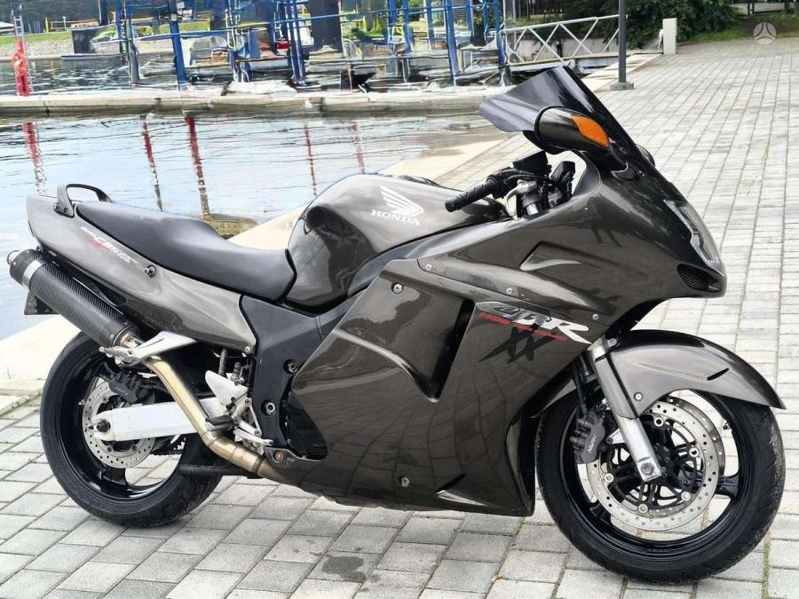 Серый Хонда Cbr 1996 в Каунас, объемом двигателя 1.10 л и пробегом 77 тыс. км за 2299 €, фото 4 на AUTOMOTO.COM.LV