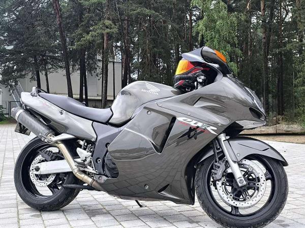 Серый Хонда Cbr 1996 в Каунас, объемом двигателя 1.10 л и пробегом 77 тыс. км за 2299 €, фото 4 на AUTOMOTO.COM.LV