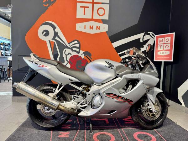 Pelēks Honda Cbr 2001 Viļņa, ar dzinēja tilpumu 0.60 L un nobraukumu 32 tūkst. km par 2699 €, foto 6 vietnē AUTOMOTO.COM.LV
