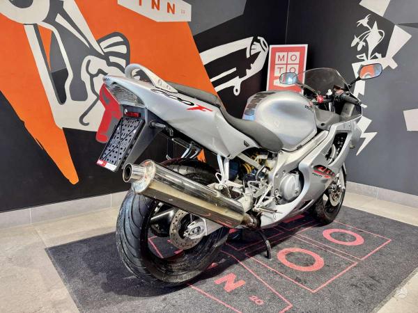 Pelēks Honda Cbr 2001 Viļņa, ar dzinēja tilpumu 0.60 L un nobraukumu 32 tūkst. km par 2699 €, foto 7 vietnē AUTOMOTO.COM.LV
