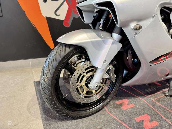 Pelēks Honda Cbr 2001 Viļņa, ar dzinēja tilpumu 0.60 L un nobraukumu 32 tūkst. km par 2699 €, foto 10 vietnē AUTOMOTO.COM.LV