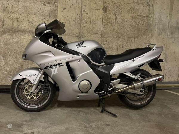 Grey Honda Cbr 2003 in Kaunas, with an engine capacity of 1.14 L and mileage of 70 thousand km for 3000 €, photo 1 on AUTOMOTO.COM.LV