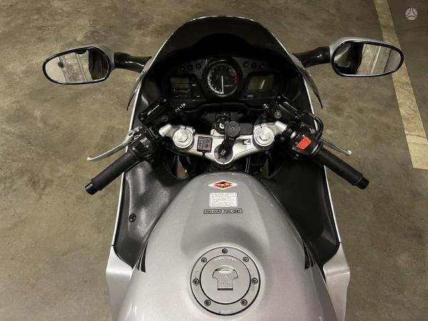 Grey Honda Cbr 2003 in Kaunas, with an engine capacity of 1.14 L and mileage of 70 thousand km for 3000 €, photo 6 on AUTOMOTO.COM.LV