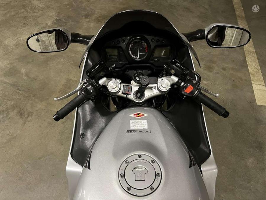 Pelēks Honda Cbr 2003 Kauņa, ar dzinēja tilpumu 1.14 L un nobraukumu 70 tūkst. km par 3000 €, foto 6 vietnē AUTOMOTO.COM.LV
