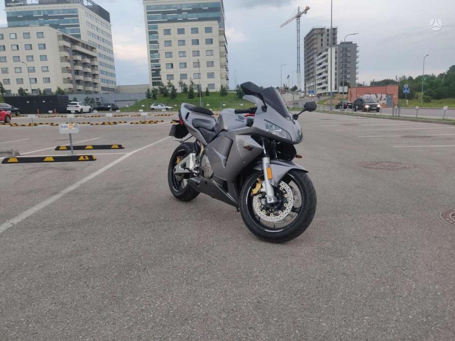 Grey Honda Cbr 2003 in Vilnius, with an engine capacity of 0.60 L and mileage of 51 thousand km for 2200 €, photo 1 on AUTOMOTO.COM.LV