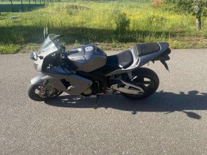 Grey Honda Cbr 2003 in Vilnius, with an engine capacity of 0.60 L and mileage of 51 thousand km for 2200 €, photo 4 on AUTOMOTO.COM.LV
