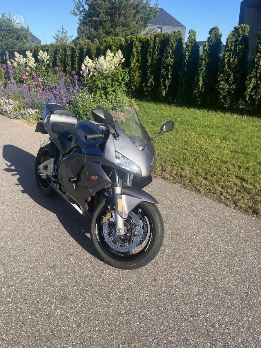 Grey Honda Cbr 2003 in Vilnius, with an engine capacity of 0.60 L and mileage of 51 thousand km for 2200 €, photo 5 on AUTOMOTO.COM.LV