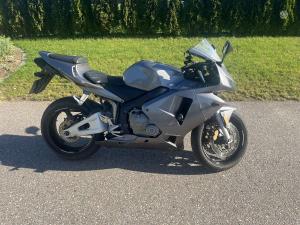 Grey Honda Cbr 2003 in Vilnius, with an engine capacity of 0.60 L and mileage of 51 thousand km for 2200 €, photo 6 on AUTOMOTO.COM.LV