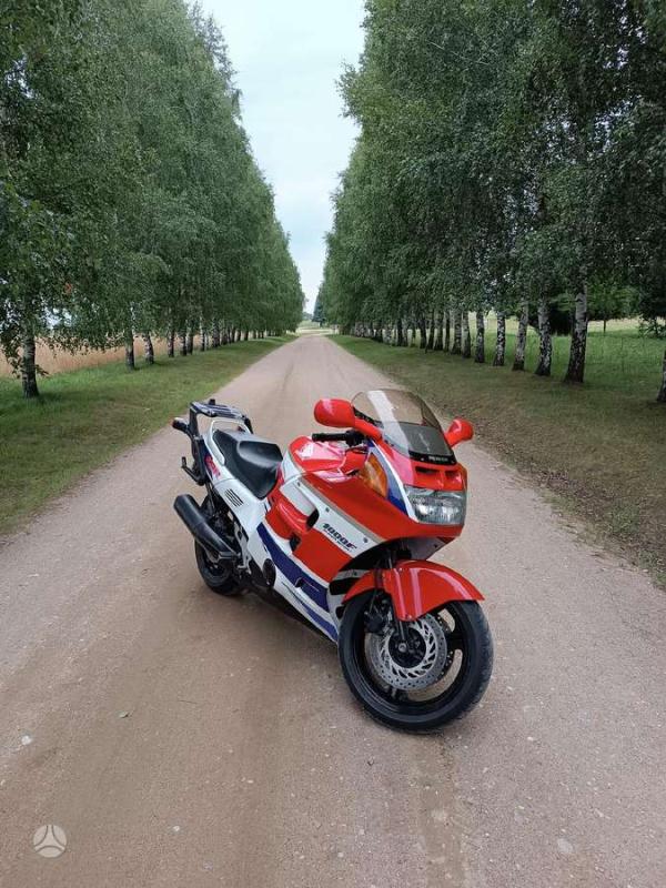 Honda Cbr 1992 Vilkaviškis, ar dzinēja tilpumu 1.00 L un nobraukumu 81 tūkst. km par 2000 €, foto 1 vietnē AUTOMOTO.COM.LV