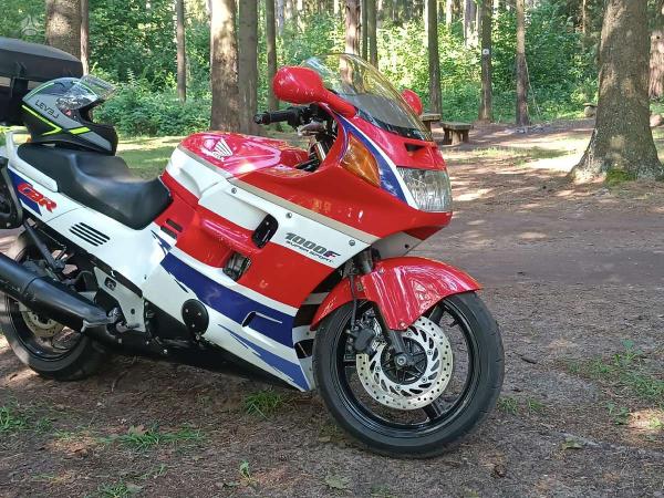 Honda Cbr 1992 Vilkaviškis, ar dzinēja tilpumu 1.00 L un nobraukumu 81 tūkst. km par 2000 €, foto 2 vietnē AUTOMOTO.COM.LV