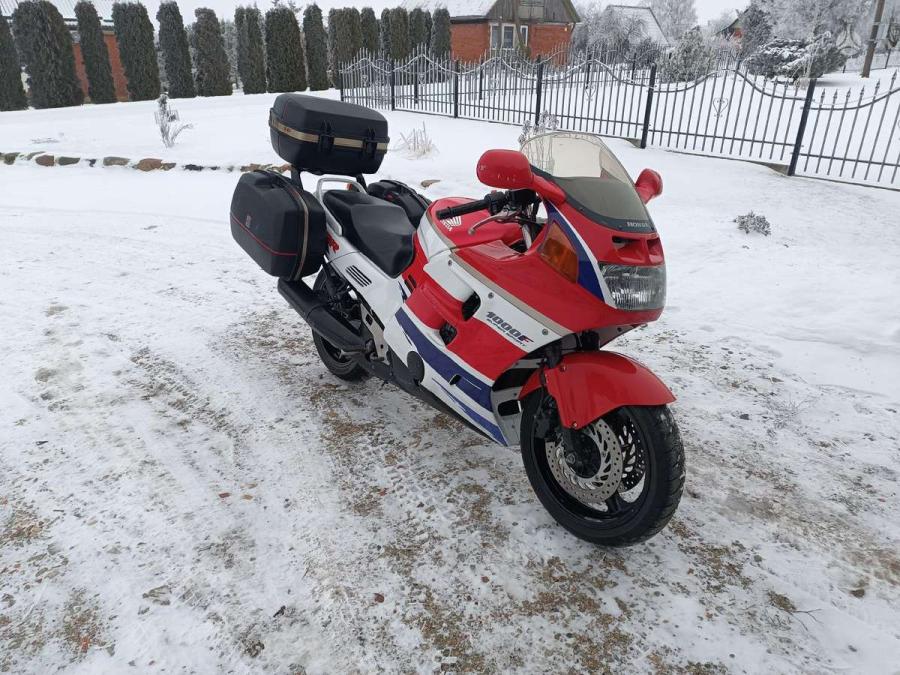 Honda Cbr 1992 Vilkaviškis, ar dzinēja tilpumu 1.00 L un nobraukumu 81 tūkst. km par 2000 €, foto 4 vietnē AUTOMOTO.COM.LV