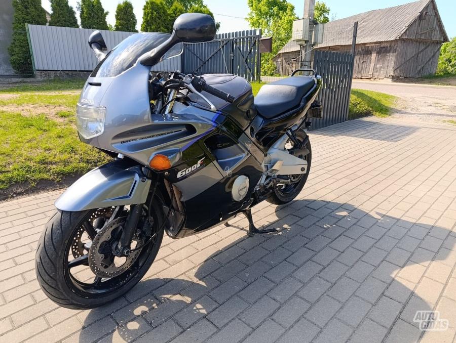 Honda Cbr 1992 Jurbarkas, ar dzinēja tilpumu 0.60 L un nobraukumu 80 tūkst. km par 950 €, foto 1 vietnē AUTOMOTO.COM.LV