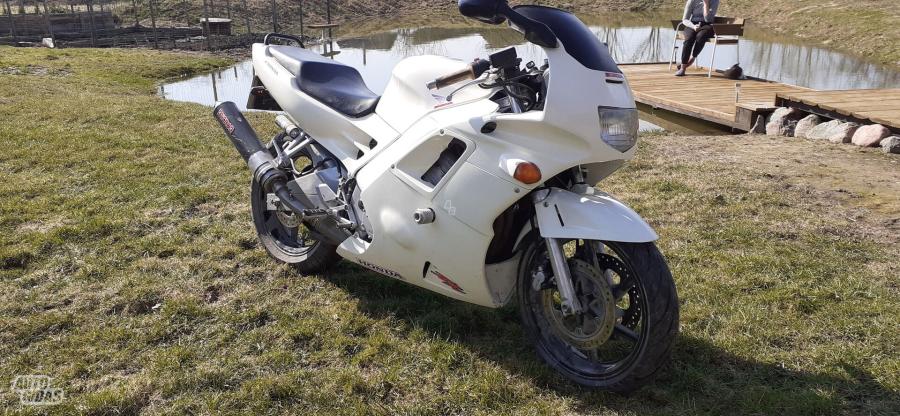 Хонда Cbr 1993 в Кайшядорис, объемом двигателя 0.60 л и пробегом 28 тыс. км за 900 €, фото 1 на AUTOMOTO.COM.LV