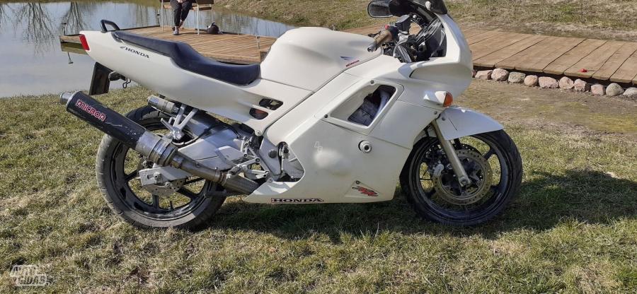 Хонда Cbr 1993 в Кайшядорис, объемом двигателя 0.60 л и пробегом 28 тыс. км за 900 €, фото 4 на AUTOMOTO.COM.LV