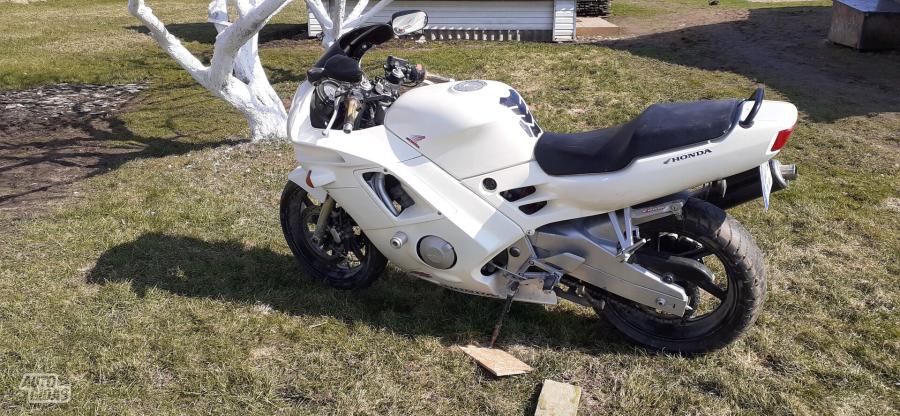 Хонда Cbr 1993 в Кайшядорис, объемом двигателя 0.60 л и пробегом 28 тыс. км за 900 €, фото 5 на AUTOMOTO.COM.LV