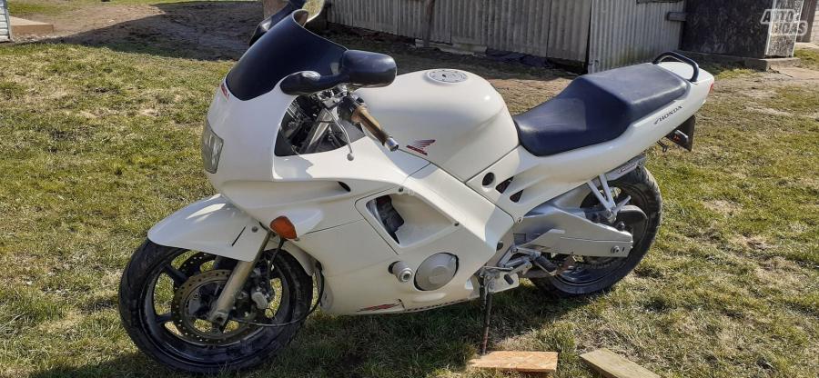 Хонда Cbr 1993 в Кайшядорис, объемом двигателя 0.60 л и пробегом 28 тыс. км за 900 €, фото 8 на AUTOMOTO.COM.LV