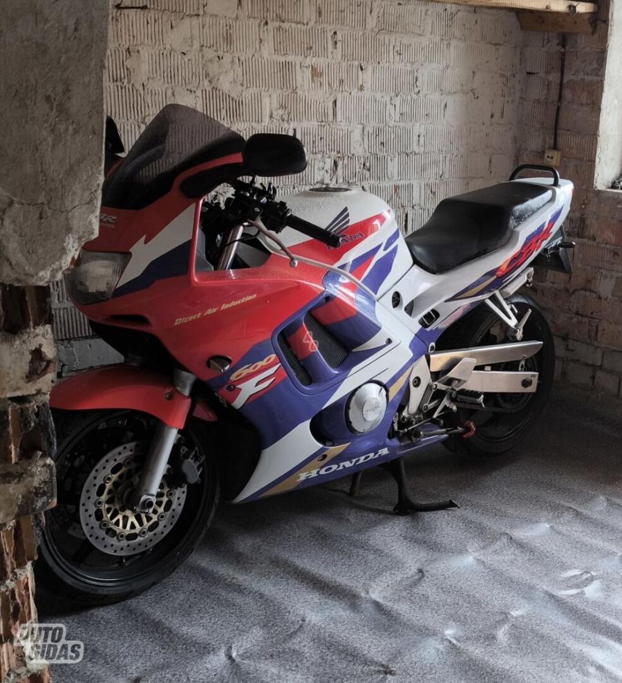 Honda Cbr 1995 in Kaunas, with an engine capacity of 0.60 L and mileage of 40 thousand km for 1500 €, photo 1 on AUTOMOTO.COM.LV
