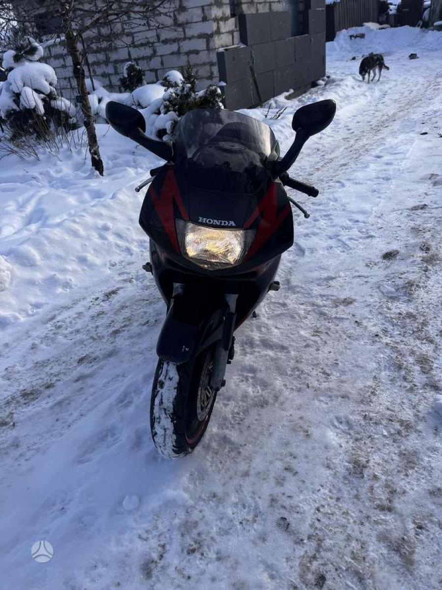 Honda Cbr 1997 Viļņa, ar dzinēja tilpumu 0.60 L un nobraukumu 52 tūkst. km par 1600 €, foto 3 vietnē AUTOMOTO.COM.LV