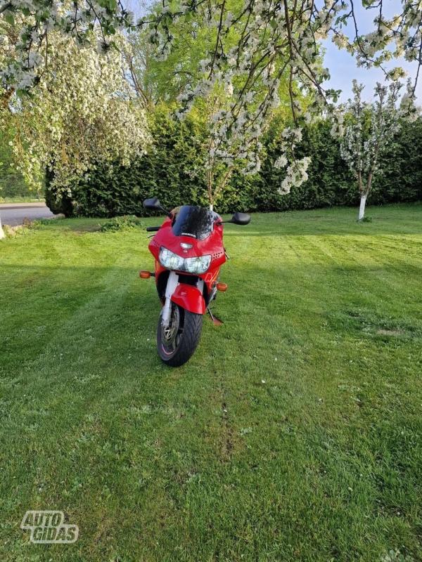 Хонда Cbr 1998 в Электренай, объемом двигателя 0.00 л и пробегом 0 тыс. км за 2650 €, фото 1 на AUTOMOTO.COM.LV