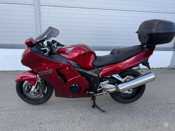 Honda Cbr 1998 Viļņa, ar dzinēja tilpumu 1.10 L un nobraukumu 57 tūkst. km par 2950 €, foto 4 vietnē AUTOMOTO.COM.LV