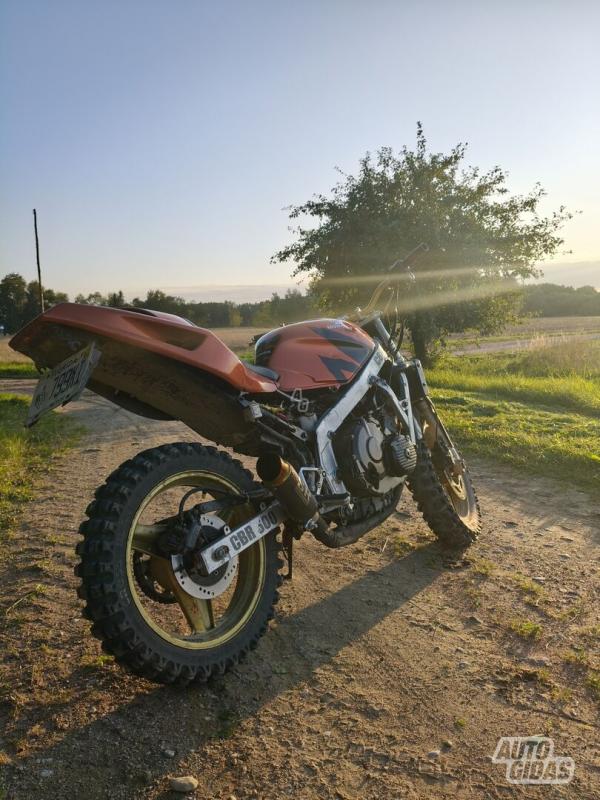 Honda Cbr 1999 Tauragė, ar dzinēja tilpumu 0.60 L un nobraukumu 0 tūkst. km par 600 €, foto 4 vietnē AUTOMOTO.COM.LV