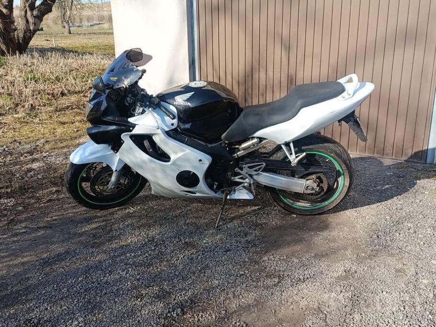 Хонда Cbr 2000 в Бауска, объемом двигателя 0.60 л и пробегом 0 тыс. км за 1600 €, фото 1 на AUTOMOTO.COM.LV